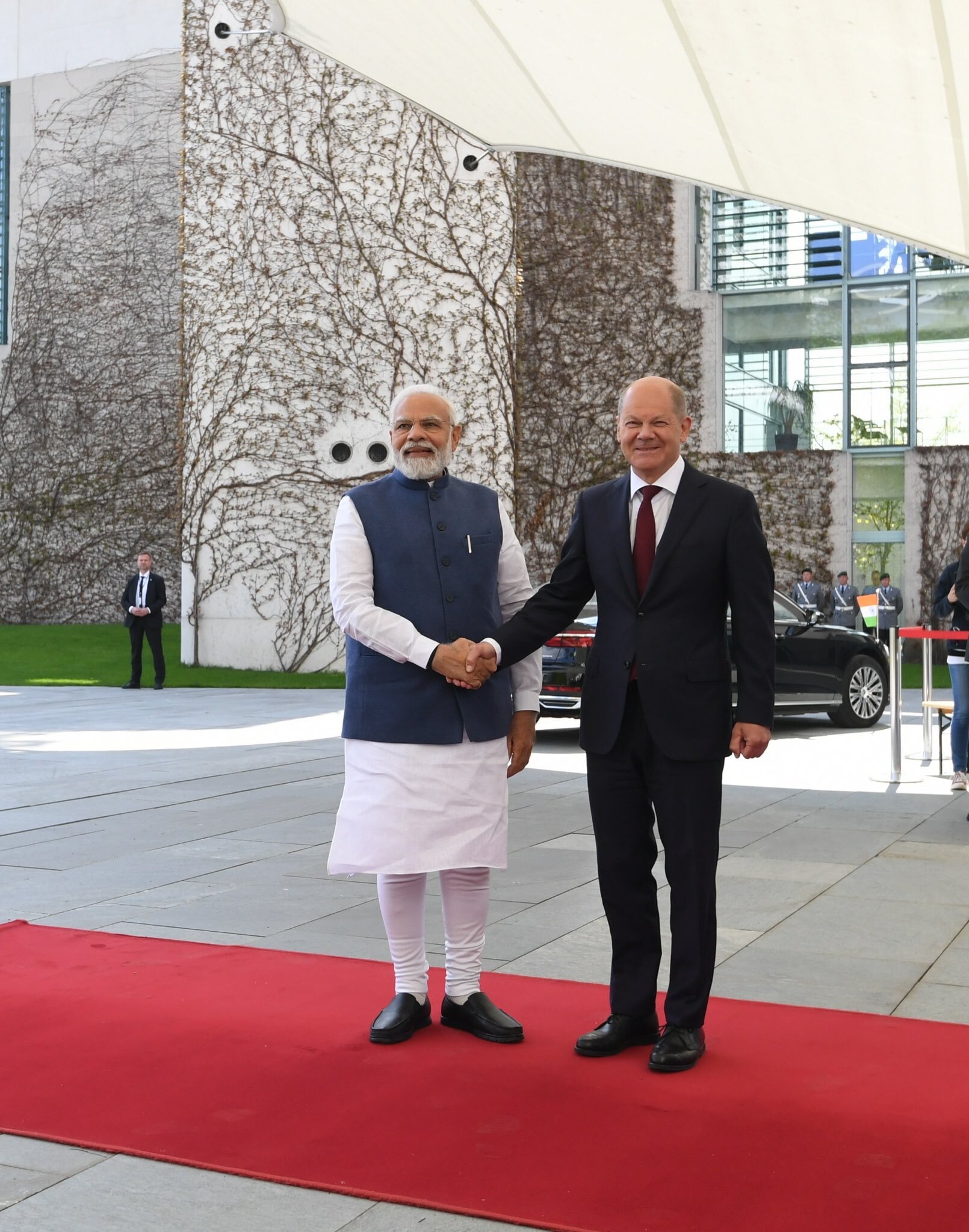 PM Modi Receives Guard of Honour, Hold Bilateral Talks in Germany on ...