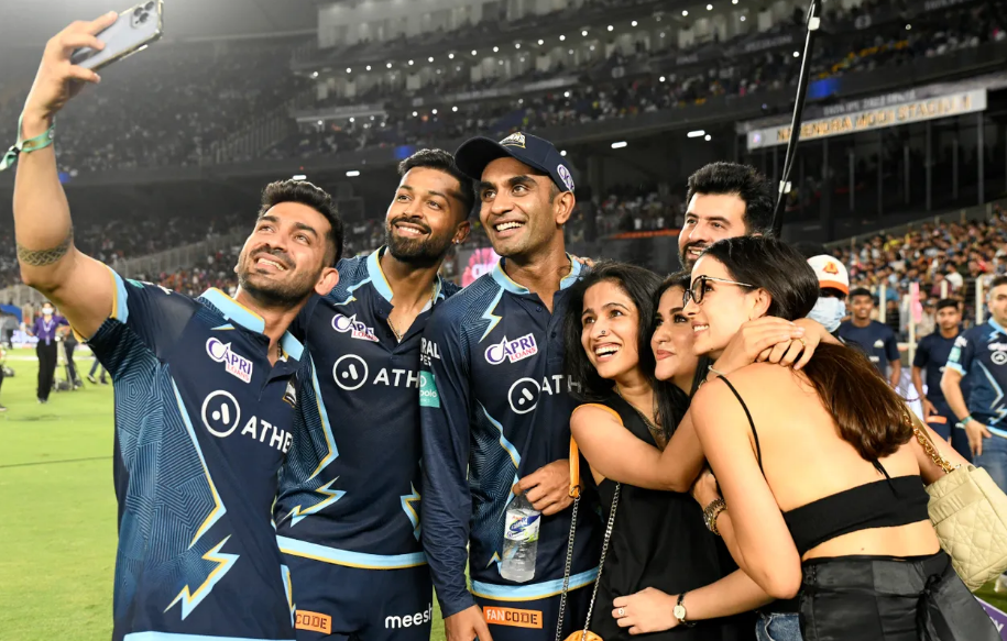 Gujarat Titans Players Celebrate in Style with Fans after Winning IPL ...
