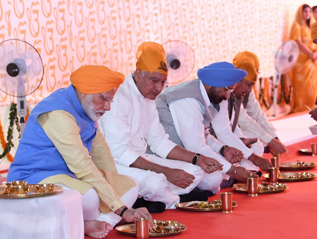 Modi@8: Peacock Hat to Colourful Pagdis - The Many Headgears of PM ...