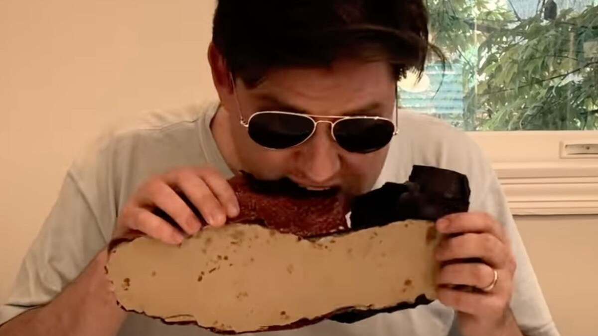 'Top Gun: Maverick' Makes Film Critic Eat His Shoe Because of a 2010 ...