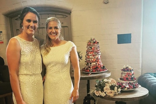 England Cricketers Nat Sciver And Katherine Brunt Get Married - News18 England Cricketers Nat Sciver And Katherine Brunt Get Married - News18