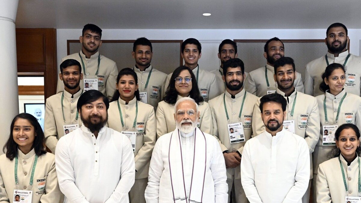 PM Narendra Modi Hosts History Making Deaflympics Team - News18