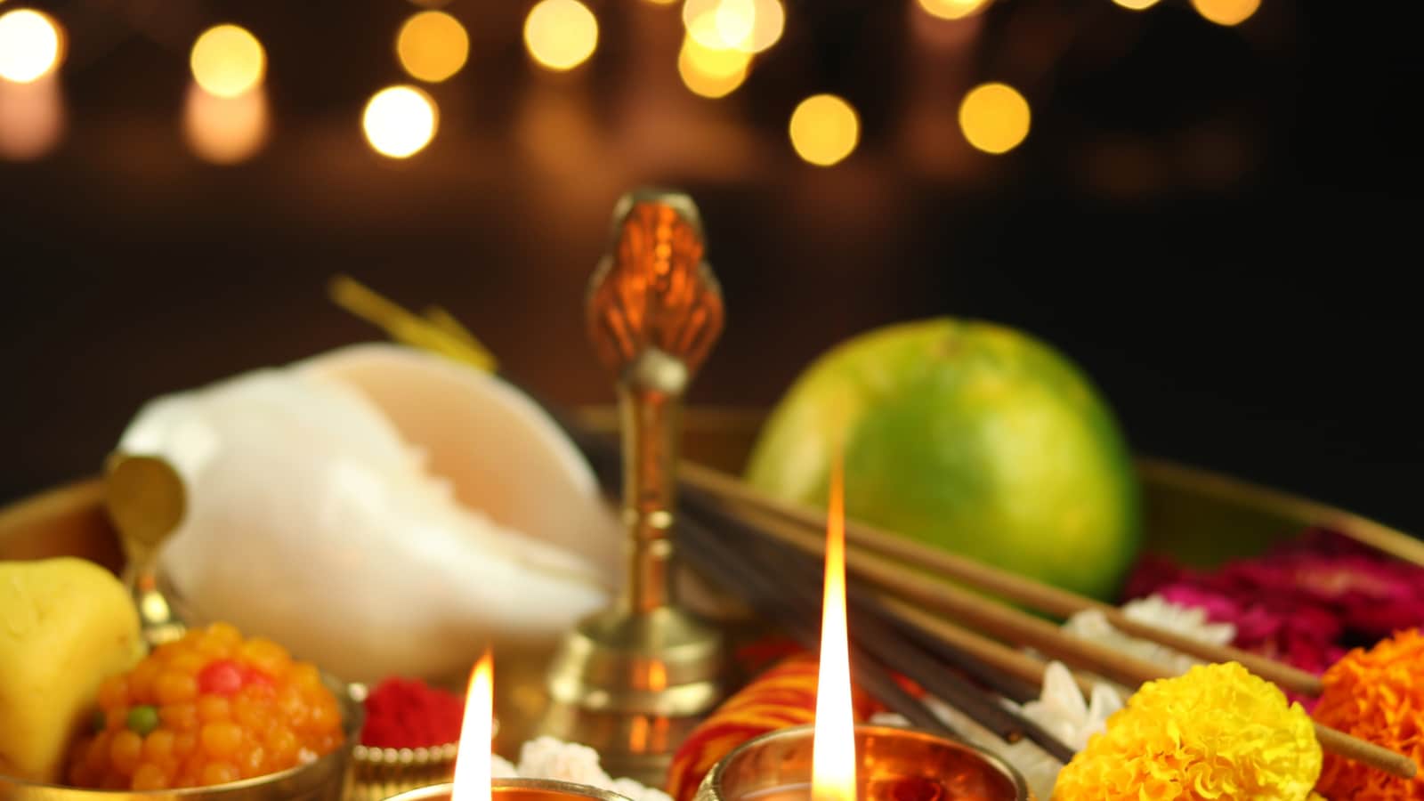 'Sanskari' Thieves Perform Puja Before Fleeing with Gold, Cash from ...