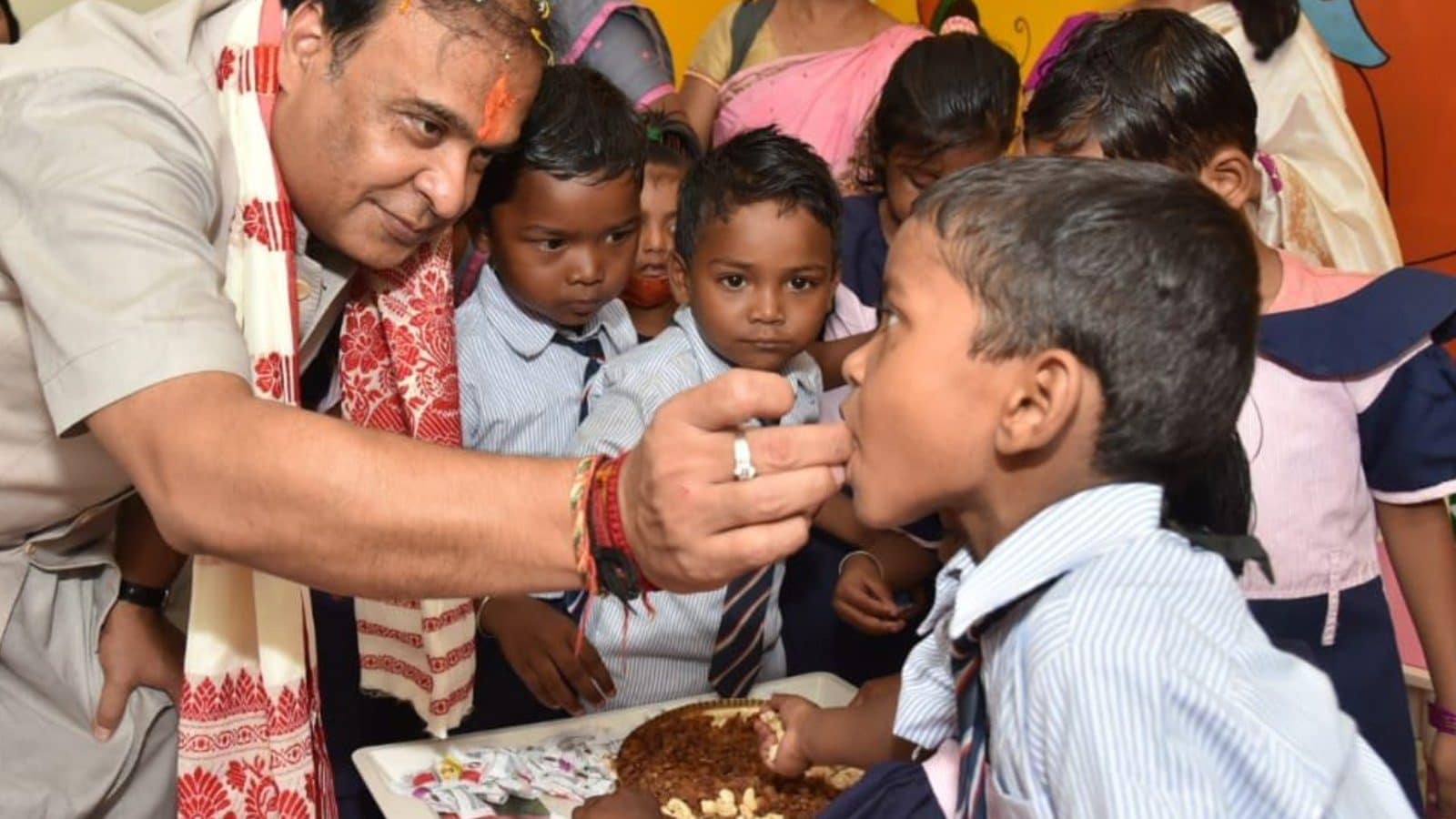 Assam CM Enjoys Mid-day Meal with Students in State's First-ever Tea ...