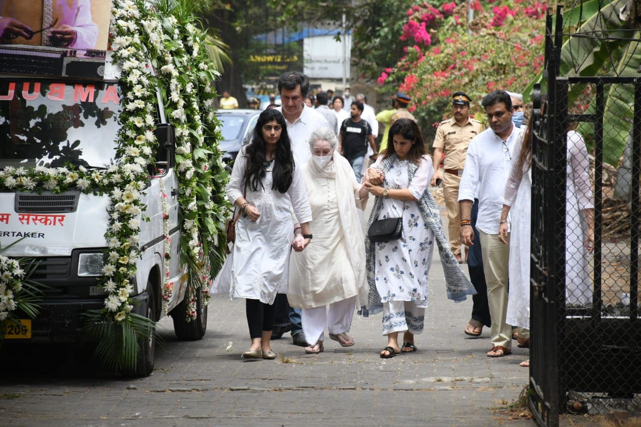 Pt Shivkumar Sharma Funeral: Amitabh Bachchan, Javed Akhtar, Hariprasad ...