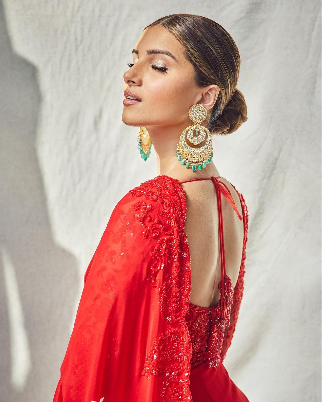 Tara Sutaria Flaunts Her Sexy Back In Stylish Backless Outfits, Check ...