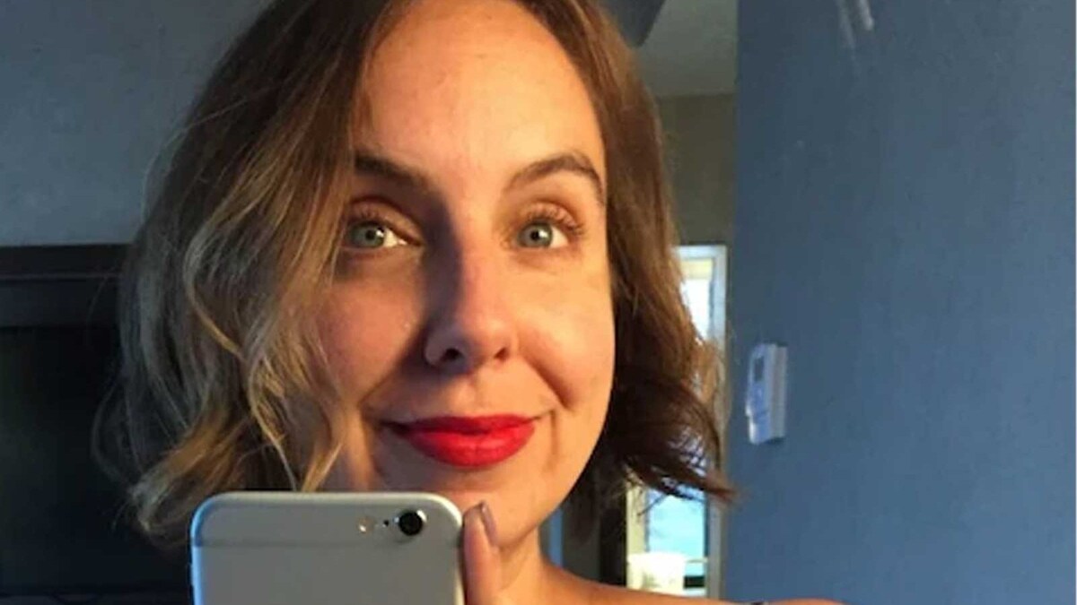 Bartender Wins the Internet for Simple Move to Safeguard a Woman at the ...