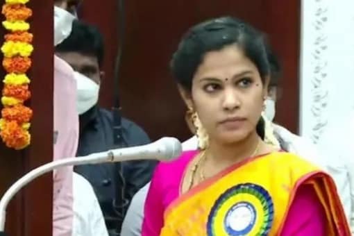 Chennai Mayor Priya Rajan Praises Udhayanidhi Stalin’s Nenjuku Needhi ...