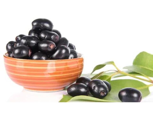 Know The Benefits Of Jamun For Skin And Hair - News18