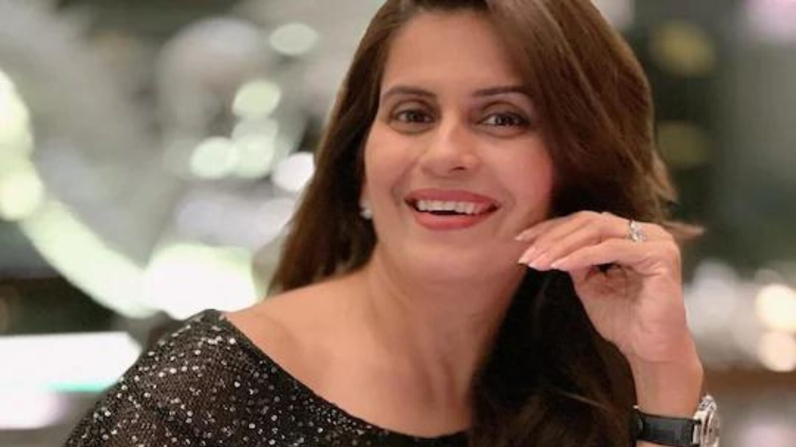 Sonali Khare Announces Her Debut Project as Producer With Priyanka ...