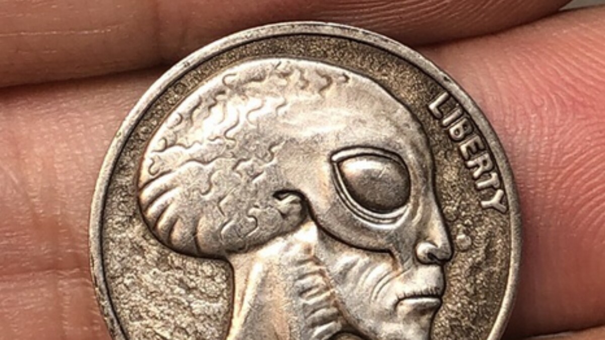 Michigan Man Finds 'Alien Coin' in Roll of Quarters, Leaves Redditors ...