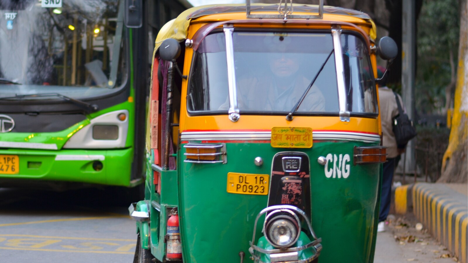 Delhi DTC Bus Driver Suffers Epileptic Seizure Enters Auto rickshaw