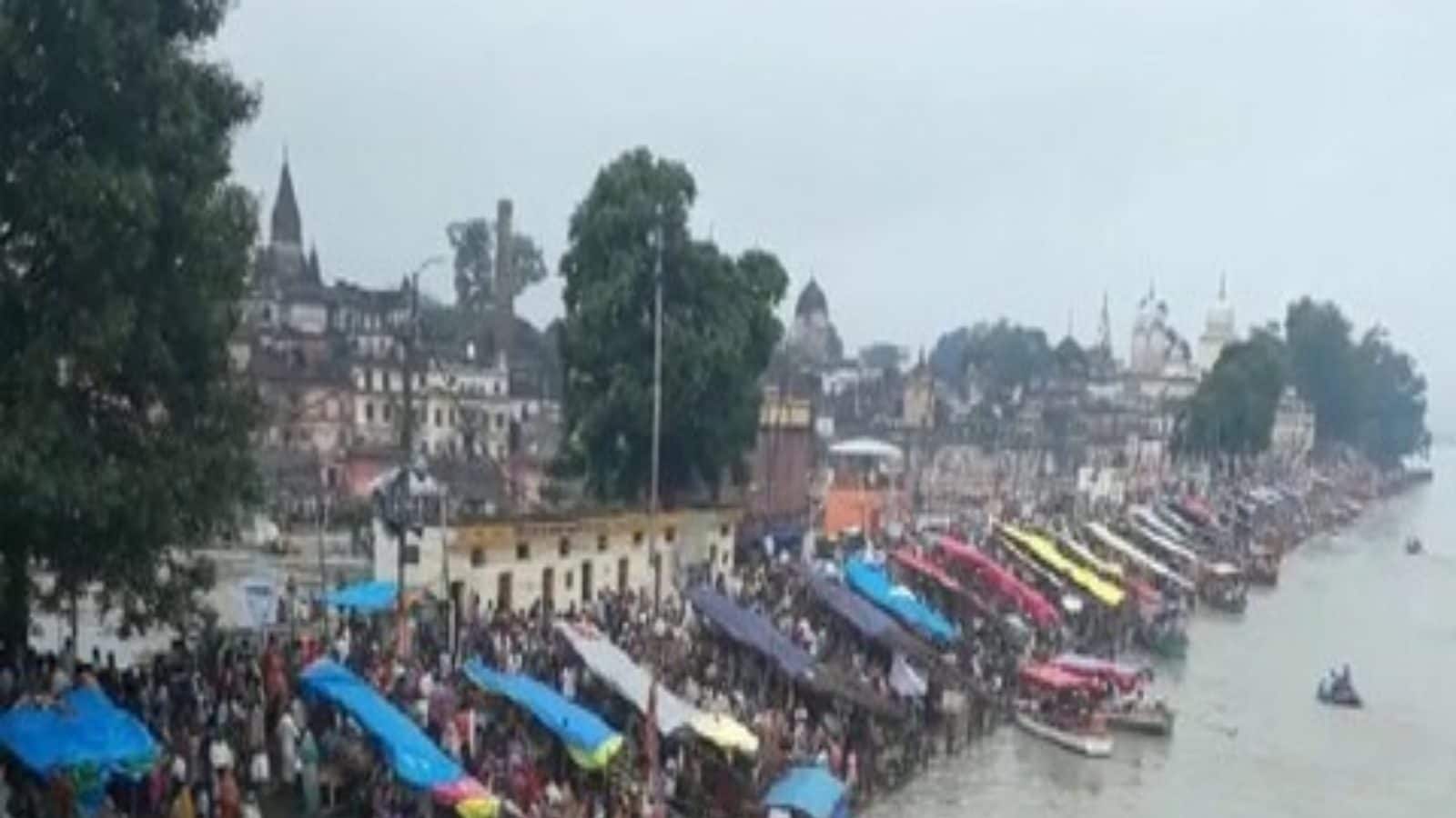 Man Thrashed By Mob For Kissing Wife While Bathing In Ayodhya River