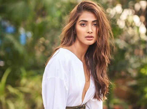 Pooja Hegde Gives Us Boss Lady Vibes in the White Pant Suit, See Photos ...