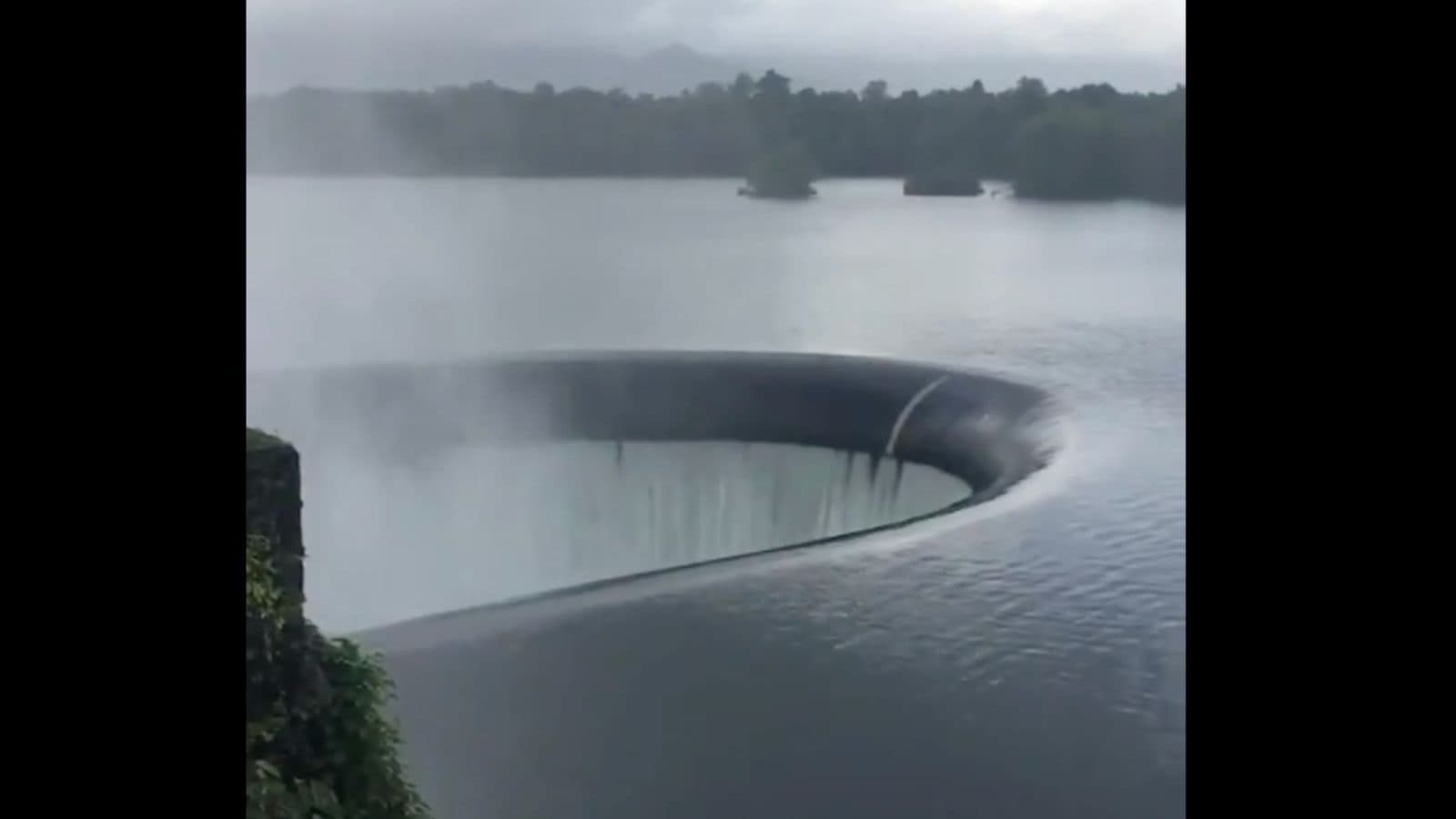 Goa's Salaulim Dam With 140-foot-deep Magical Spillway is Right Out of ...