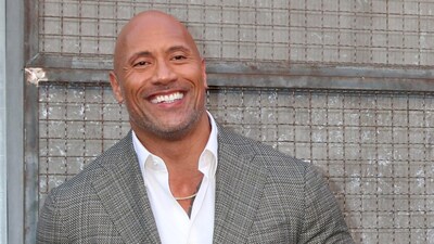Black Adam Star Dwayne Johnson Interacts With Indian Cricketers Kuldeep ...