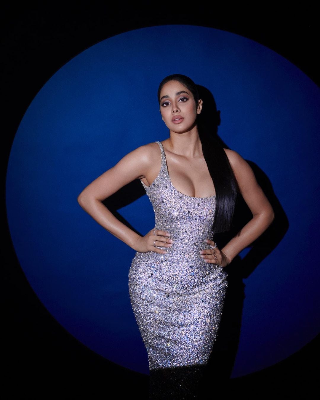 Janhvi Kapoor Flaunts Hourglass Figure In Black Cutout Gown, Check Out ...