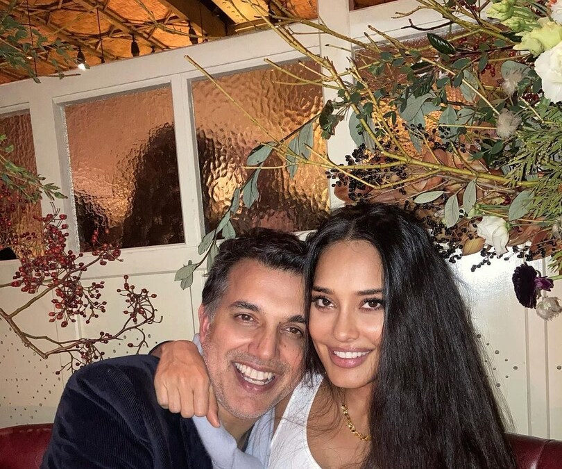 Lisa Haydon Shares A Family Photo And Greets Everyone With A Christmas ...