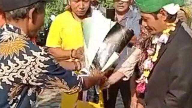 Indonesian Man 'Marrying' Goat in Hope of Going Viral Sparks Outrage | Buzz News - News18