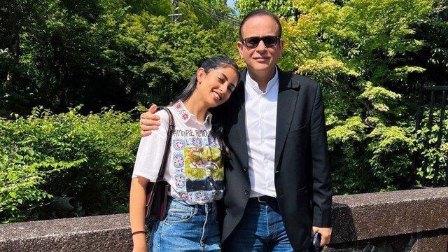 Navya Naveli Nanda And Her Dad 'Exploring the World' Together; Mom ...