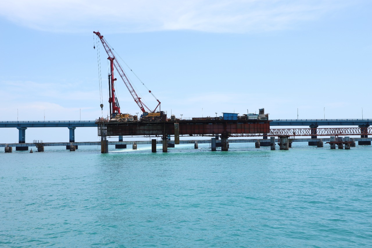 IN PICS: India's First Vertical Lift Railway Sea Bridge at Pamban in ...