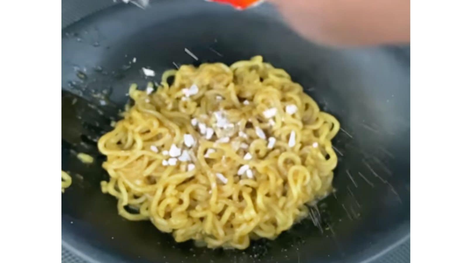 Man Eats Maggi with Vimal Pan Masala, Netizens Declare It's Enough ...