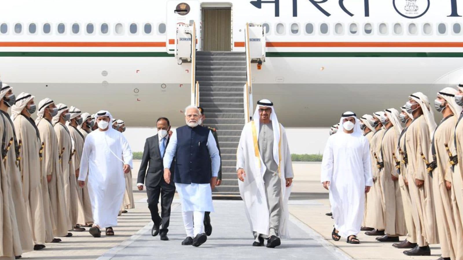 UAE President's Surprise Special Gesture, Receives PM Modi at Abu Dhabi ...