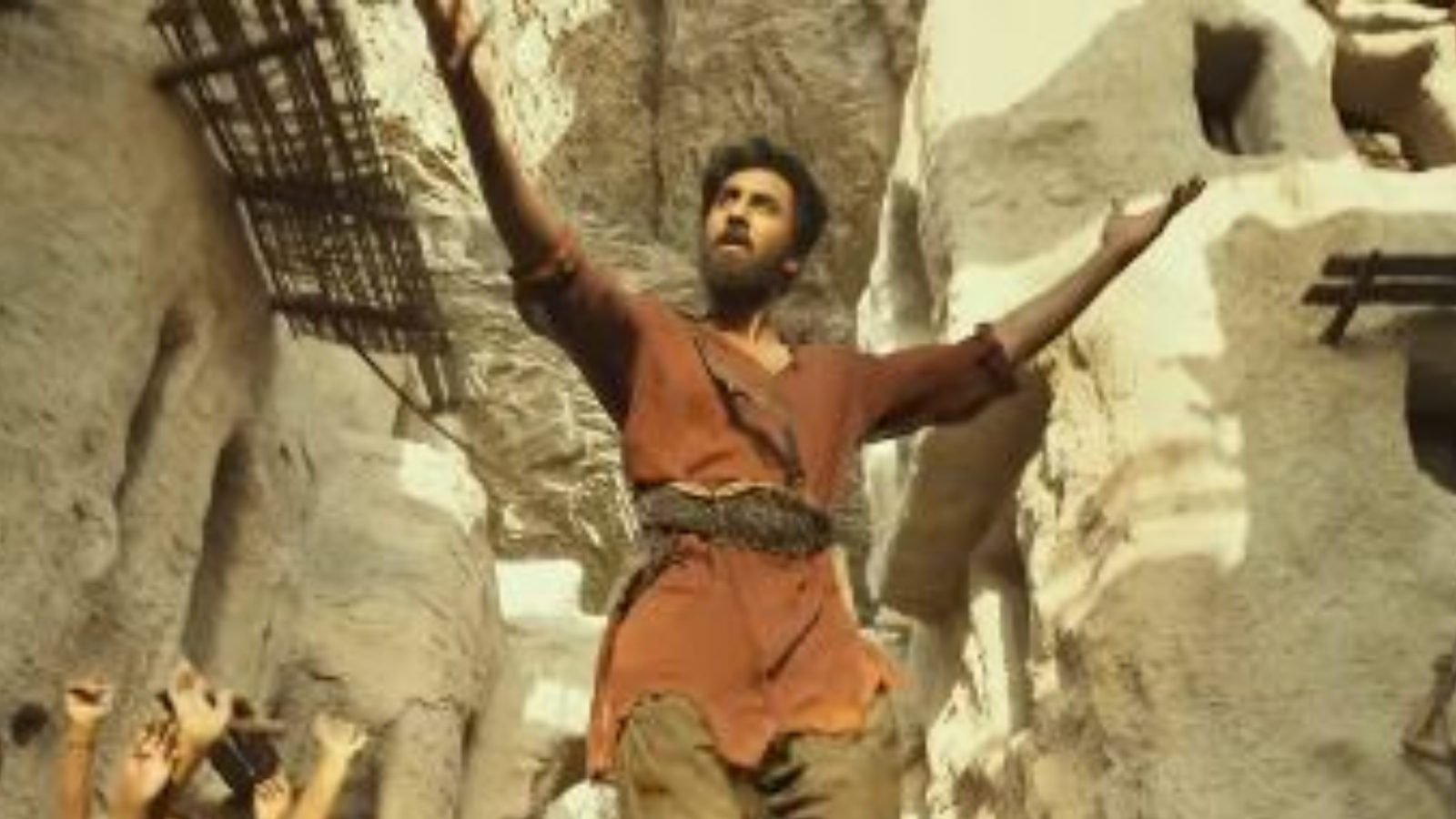 Shamshera Song Ji Huzoor: Ranbir Kapoor As Balli Makes Whole Village ...