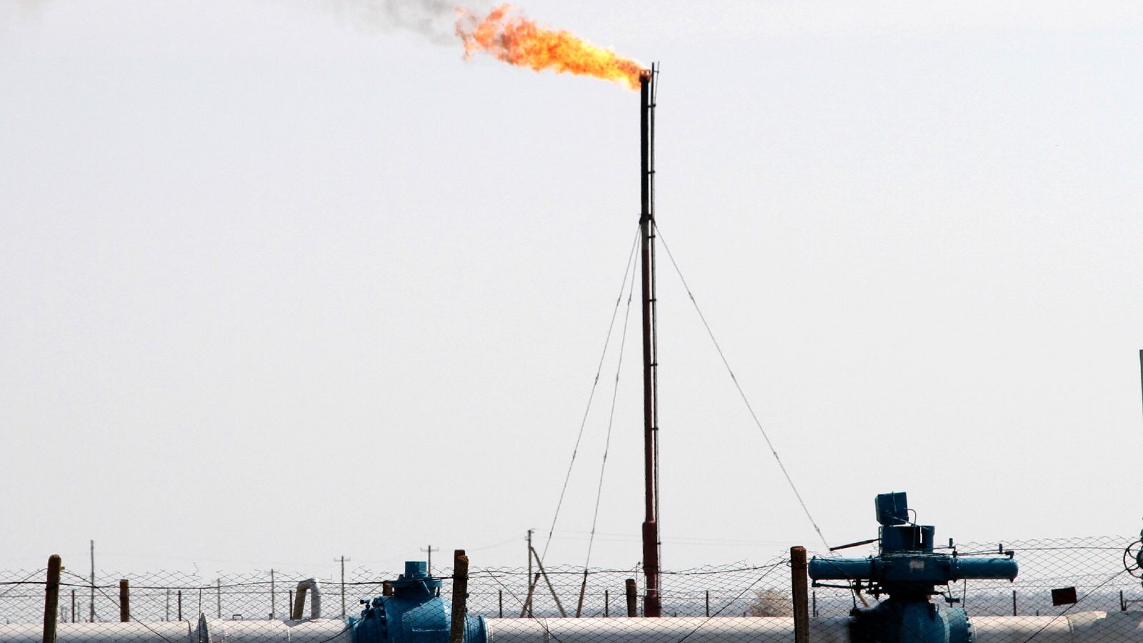 Black Sea Drilling Platform Still On Fire, Approaching Oil Well ...