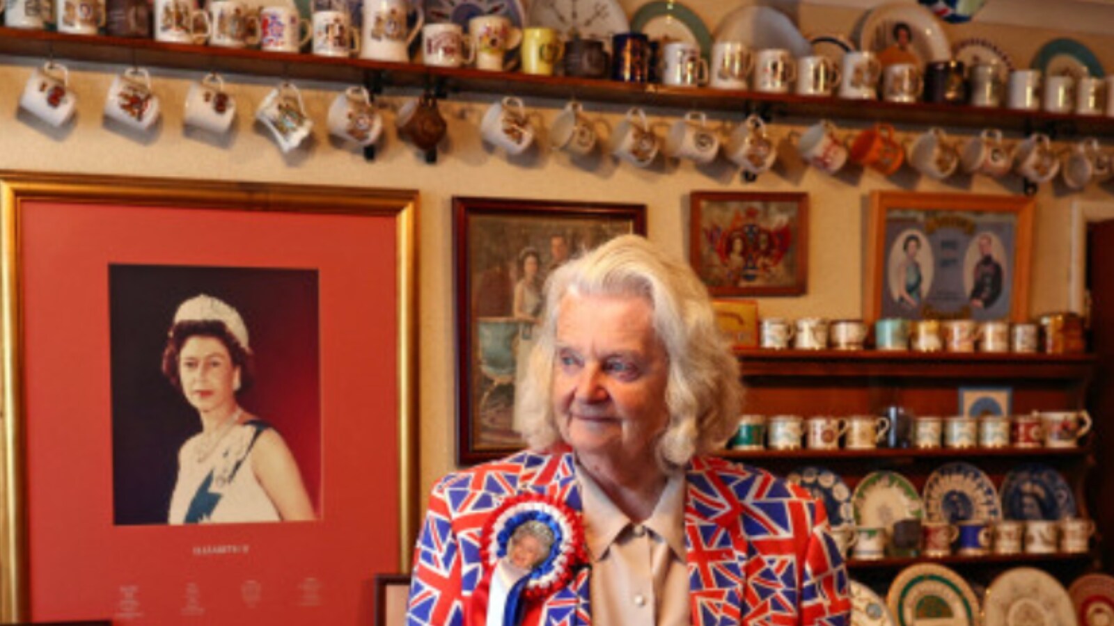 Royal Family's Biggest Fan Gets Ready for Queen Elizabeth Jubilee With ...