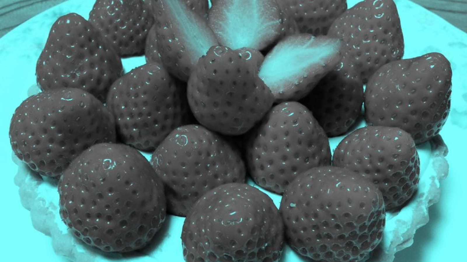 This Strawberry Optical Illusion Has Troubled Internet Since 2018. What ...