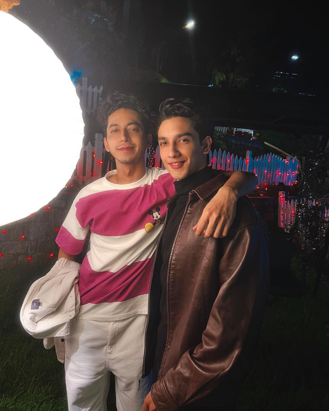 Suhana Khan And Khushi Kapoor Share Photos From The Archies Set, Check ...