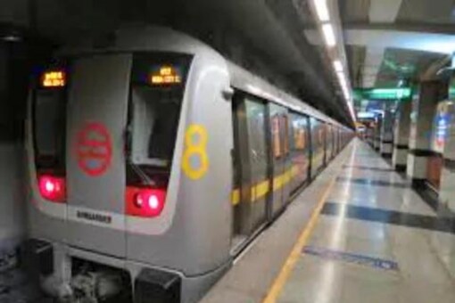 Easy and Hassle-Free Ways to Recharge Delhi Metro Smart Cards - News18