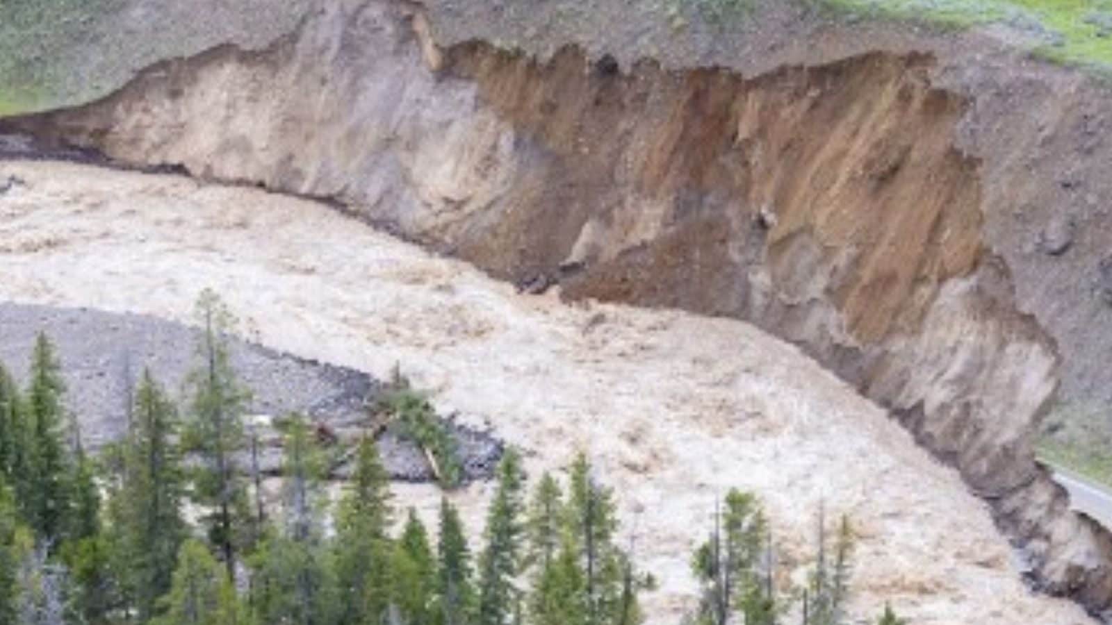 US: Dozens Rescued as Floods Ravage Yellowstone; Sections of Park to ...