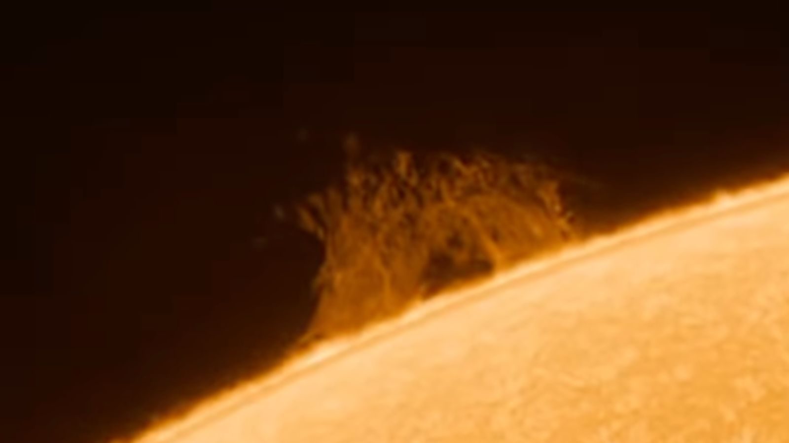 WATCH: Amateur Astrophotographer Captures Incredible Solar Storm on ...