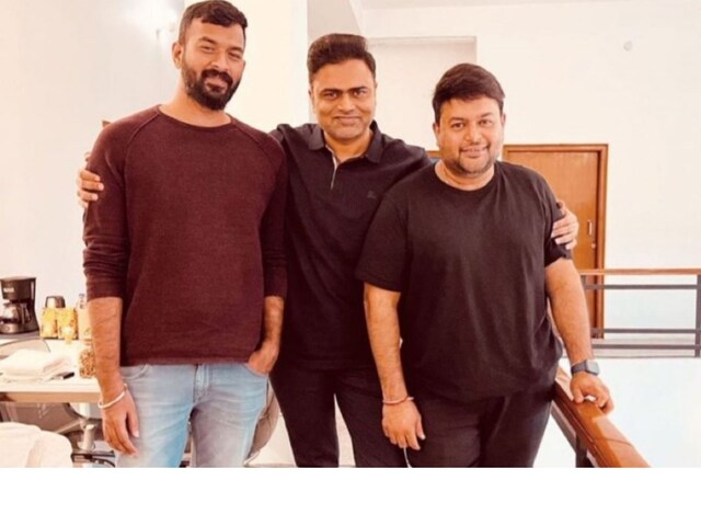 S Thaman Posts Pic With Lyricist Vijay, Director Vamshi Paidipally As ...