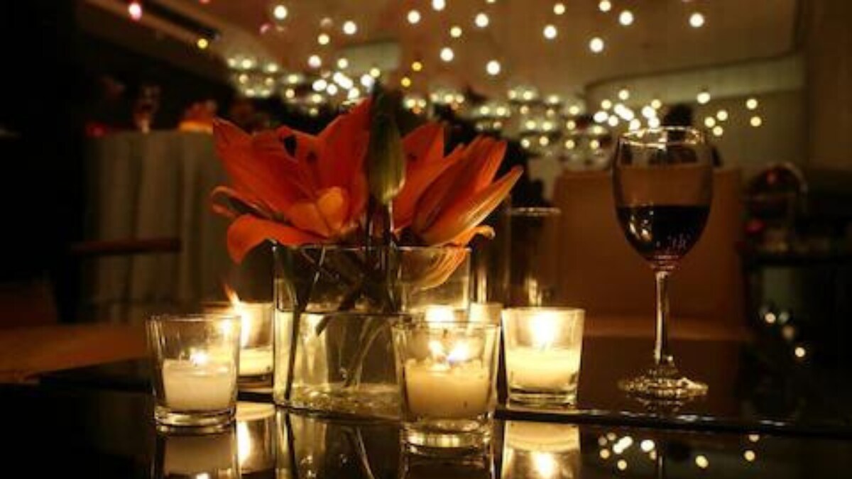Turn Your Boring Dinner Table Into A Romantic Date Night Spot; Here's ...
