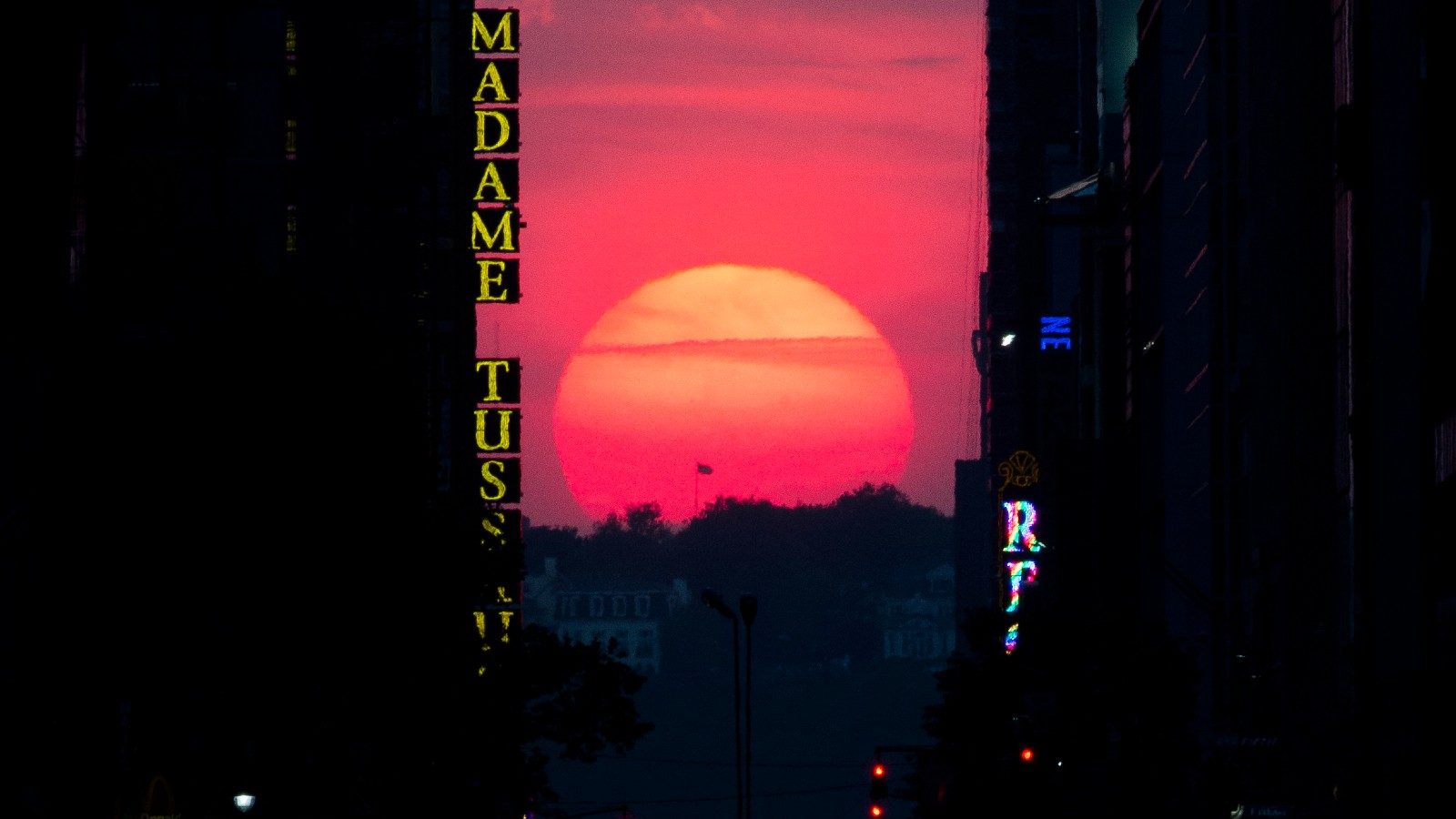 News 18 Explains What Is Manhattanhenge Where Does The Name Come From