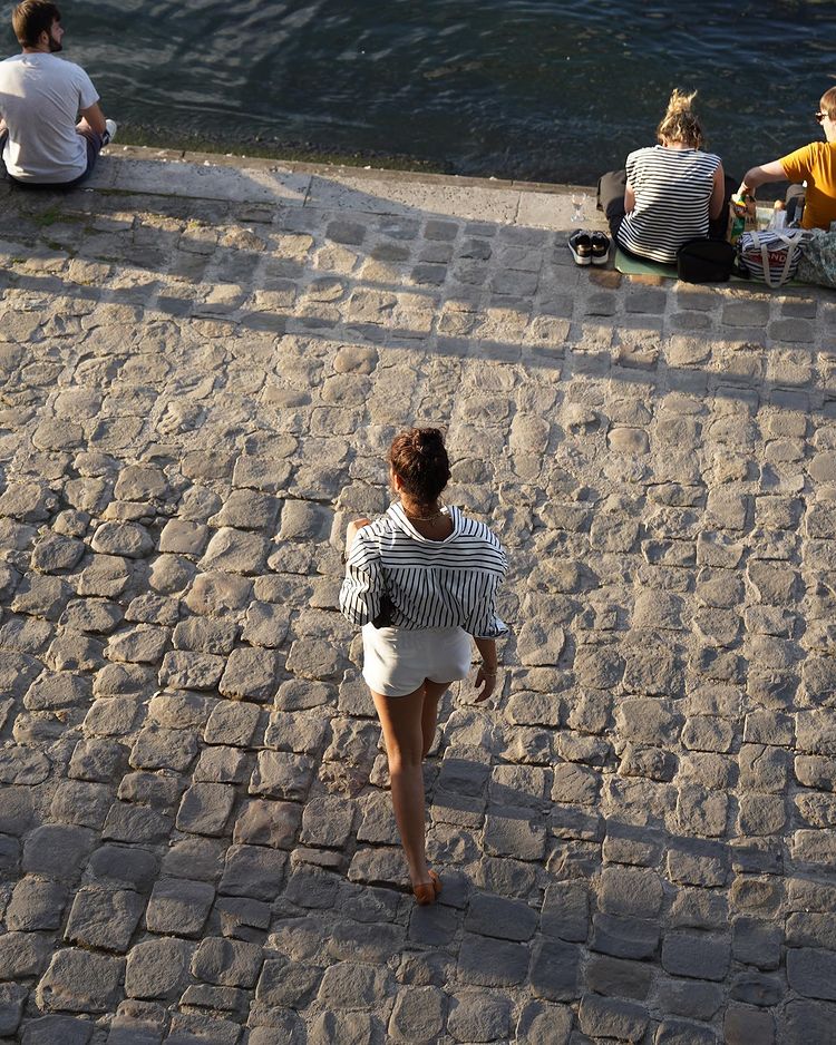 Aisha Sharma Plays The Perfect Tourist In Paris, Check Out The Diva's ...