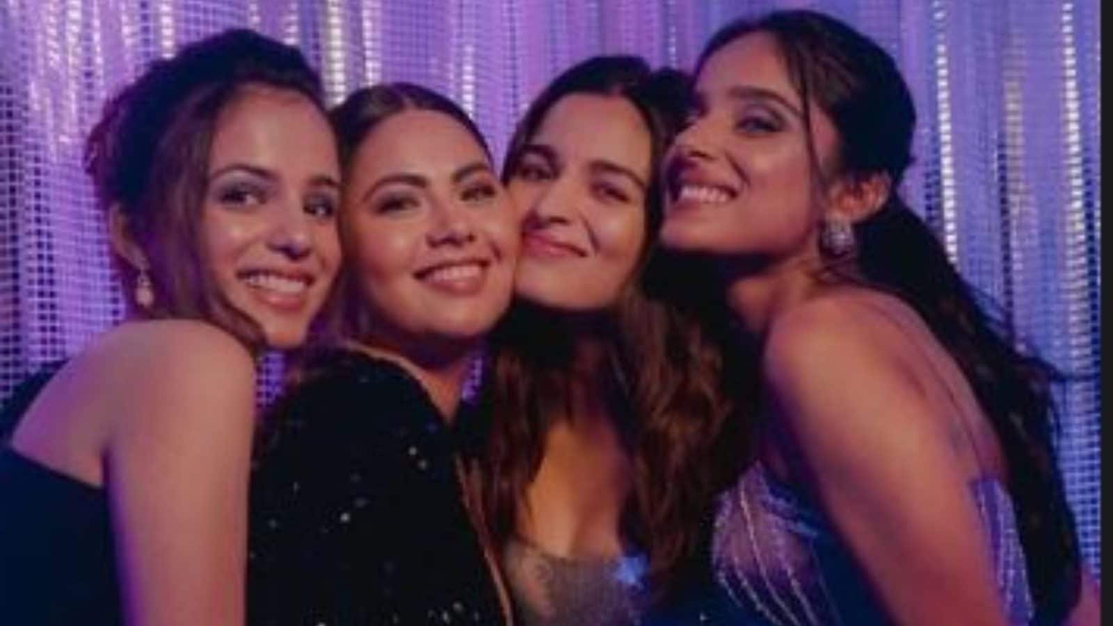 Alia Bhatt Shares Unseen Pic From Wedding Reception to Wish Friend on ...