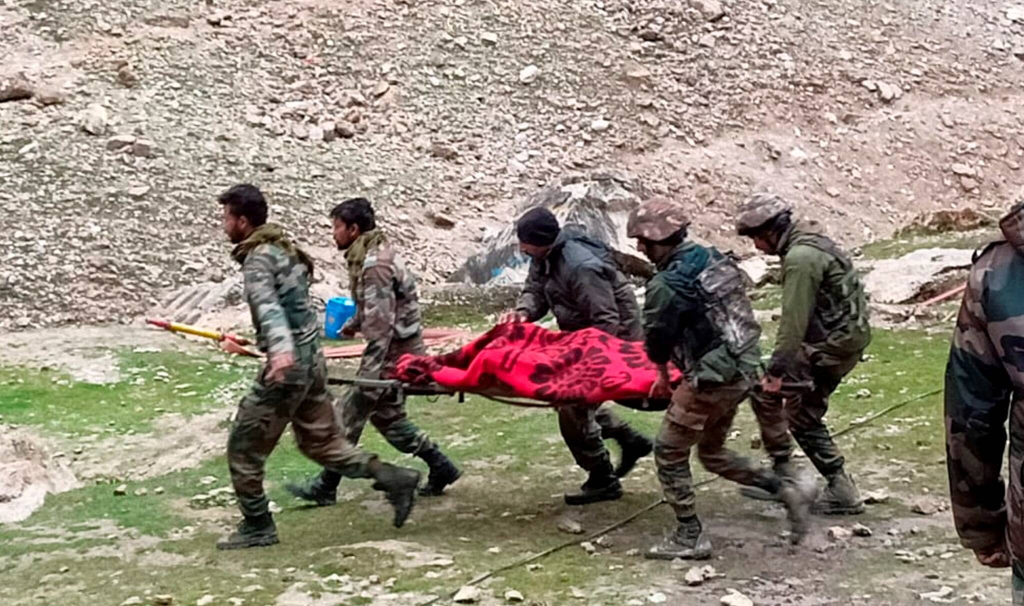 Amarnath Tragedy: Army Starts Air Evacuation, Rescue Operation in Full ...