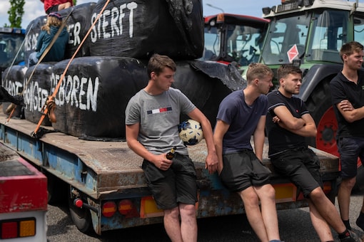 Dutch Farm Protests: Govt Plans To Cut Down On Emissions Faces Fierce ... Dutch Farm Protests: Govt Plans To Cut Down On Emissions Faces Fierce ...