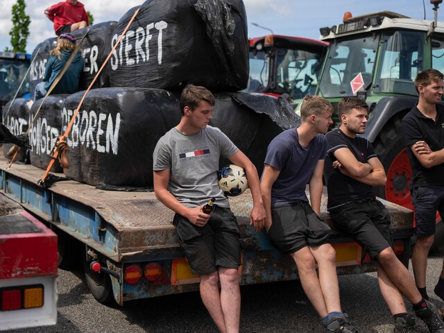 Dutch Farm Protests: Govt Plans To Cut Down On Emissions Faces Fierce ...