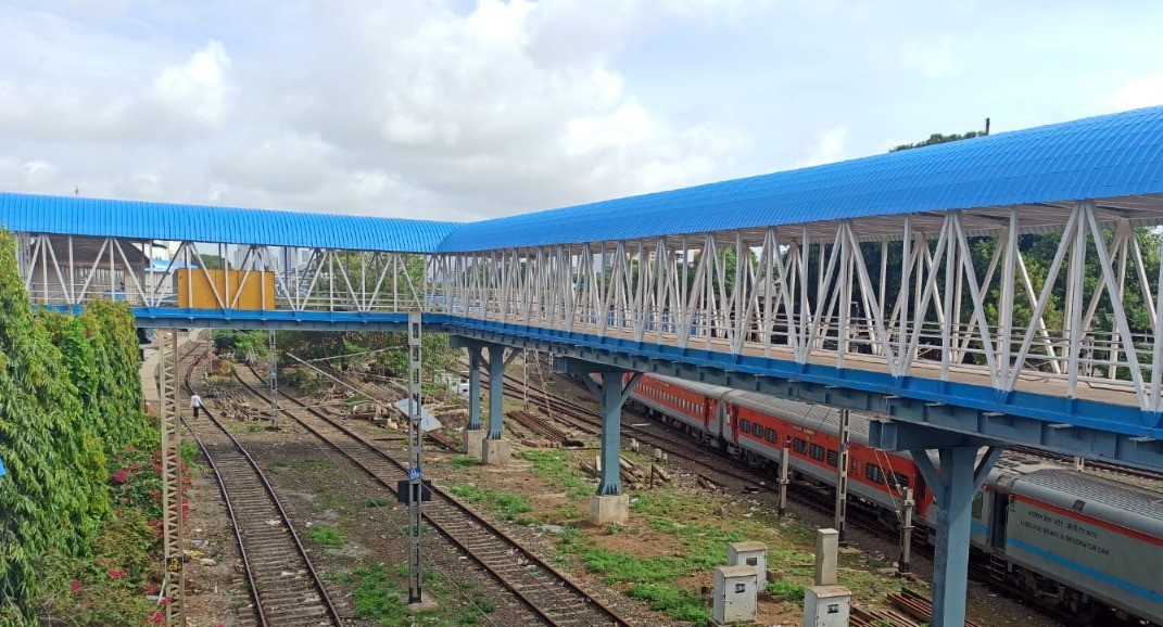 WATCH: Western Railway’s Longest Skywalk Connecting Bandra Terminus to ...