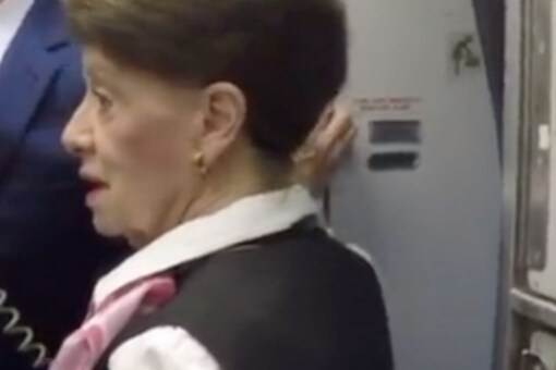 86-year-old Bette Nash Becomes World’s Longest-serving Flight Attendant ...