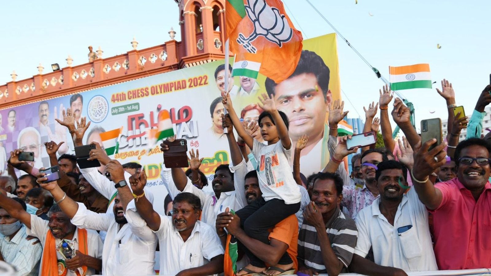 PM Modi Receives Rousing Welcome In Chennai; Swarms Of Crowd Shower ...