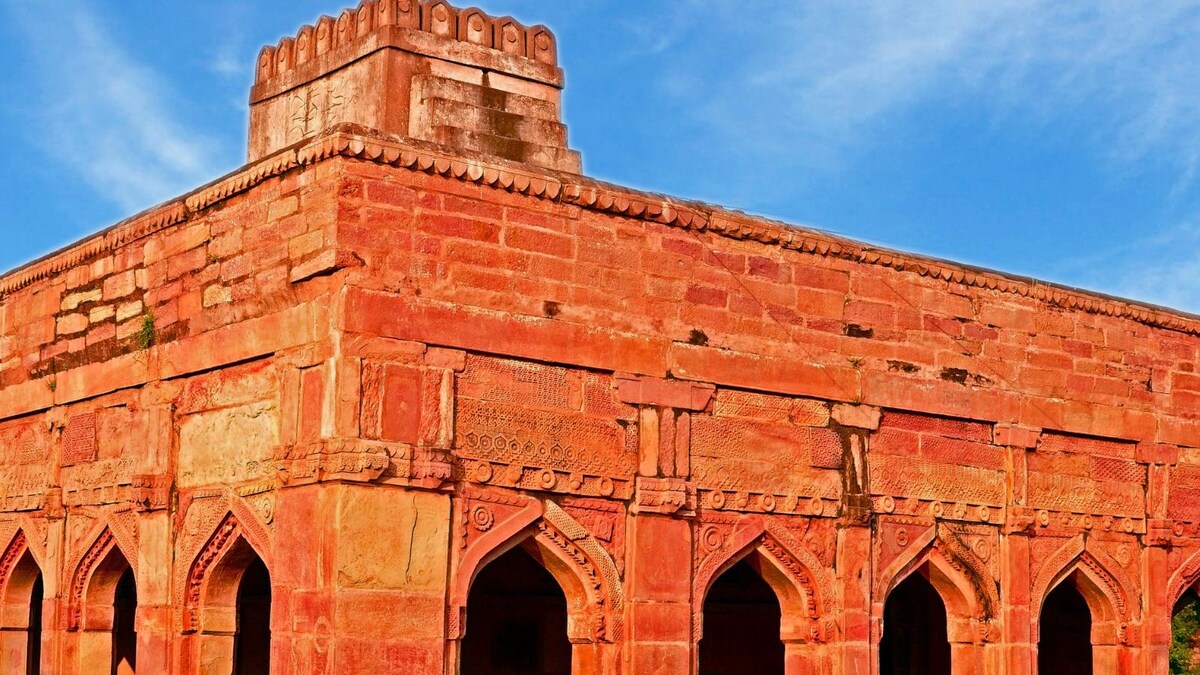Sunday Special: Dreamy Stay at Iconic Forts of Lucknow, Mirzapur ...