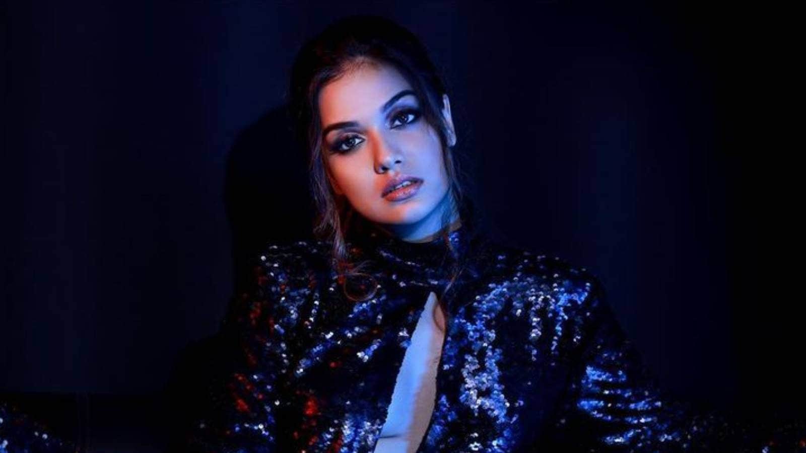 Divya Agarwal Of Bigg Boss Ott Fame Raises Temperature With Her Sultry