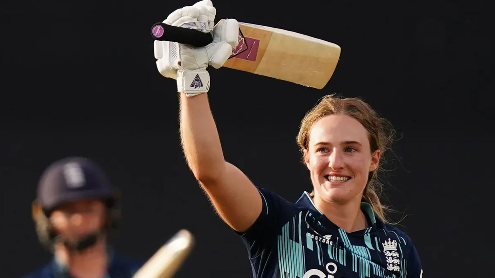 ENGW Vs RSAW 1st ODI: Emma Lamb's Maiden Ton Helps England Chase 218 ...