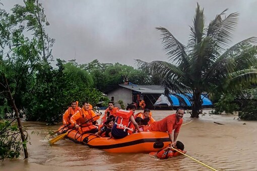 Weather: ‘Orange Alert’ for ‘Very Heavy’ Rains in MP, Rail Traffic to Nagpur Affected - News18